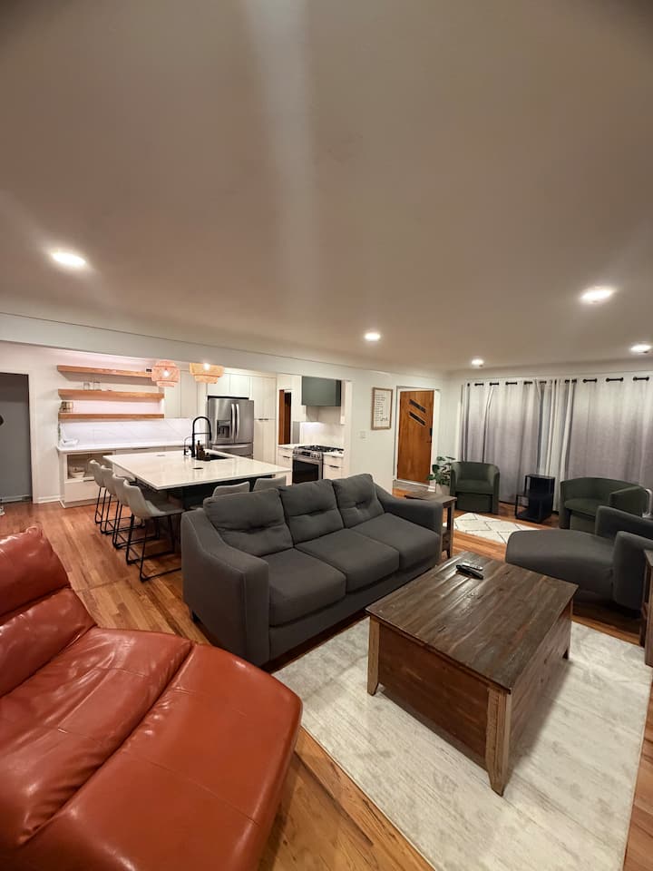 Modern 3br | Walk To Uptown | Near Ames & Dsm - Ankeny, IA