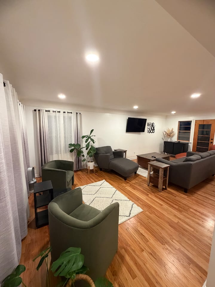 Walk To Uptown Ankeny | Non-toxic | Near Isu & Dsm - Ankeny, IA