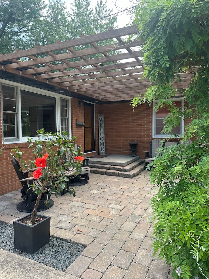 Modern Mid-century 3 Bedroom Home In Uptown Ankeny - Ankeny, IA