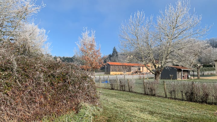 Small Apartment In Tobacco Barn Under Renovation - Limeuil