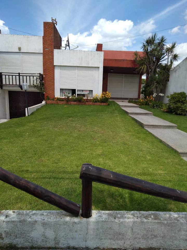 Chalet A 3 Cuadras Del Mar Iluminosa Confortable - Miramar