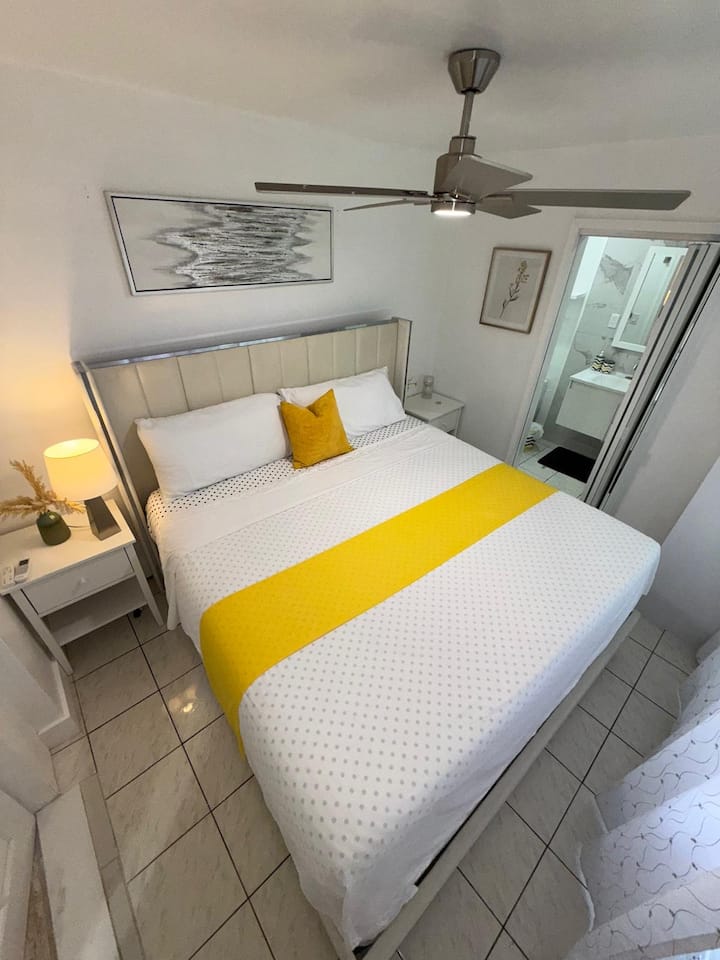 Modern Guesthouse/ Personal Backyard - Sunrise, FL