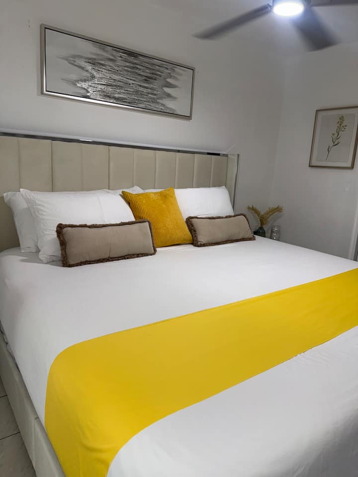 Luxurious Guesthouse/ Personal Backyard - Sunrise, FL