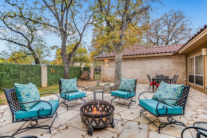 Private Courtyard Oasis | Fire Pit |Walk To Resort - Horseshoe Bay, TX