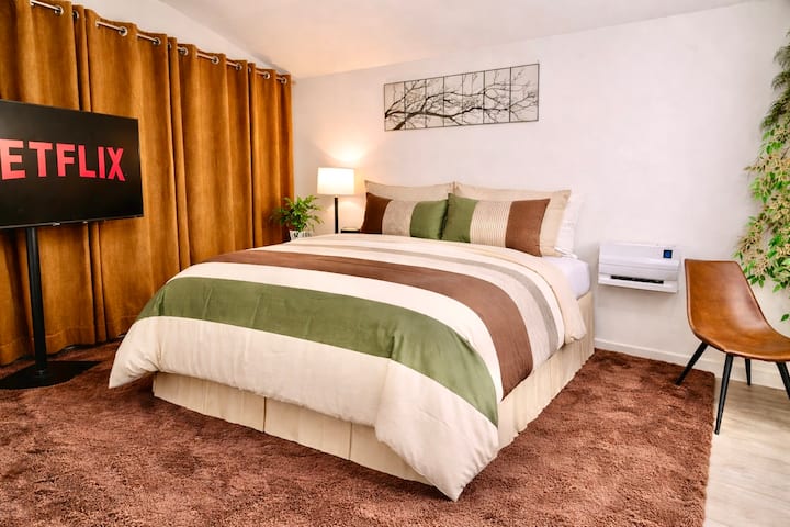 Coziness & Convenience W/home Gym! - Atherton, CA