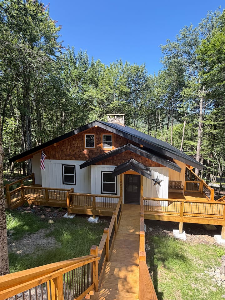 4br/2ba Mountain Chalet Cabin | 5 Min To Skiing - Beech Mountain, NC