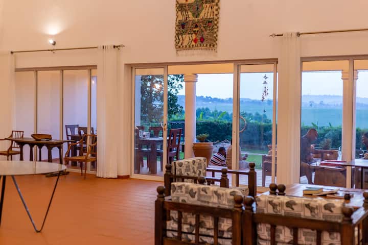Contemporary Country Villa With Pool And Gardens - Uganda