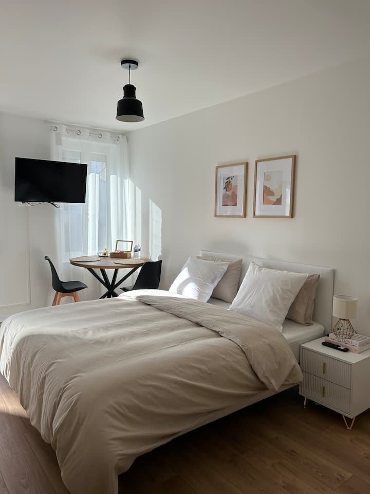 50 M De La Plage Et Des Falaises · Cour Très Calme - エトルタ