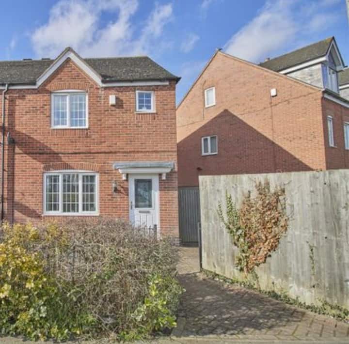 House Of Elliot - Hinckley