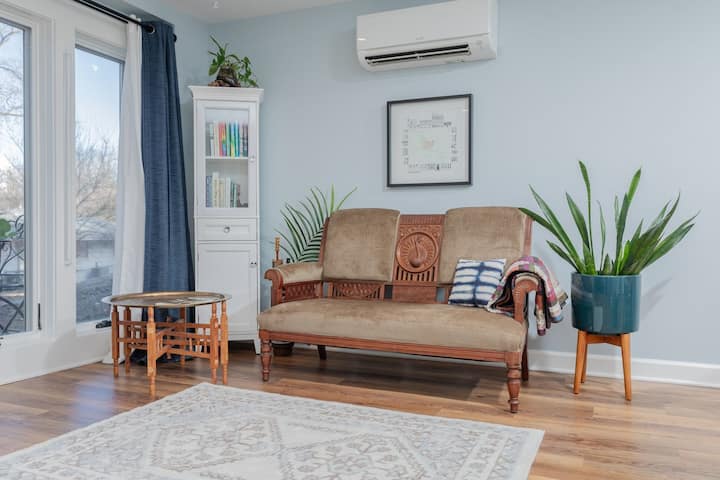 The Understory: King Bed Studio - Pets Welcome - Staunton, VA