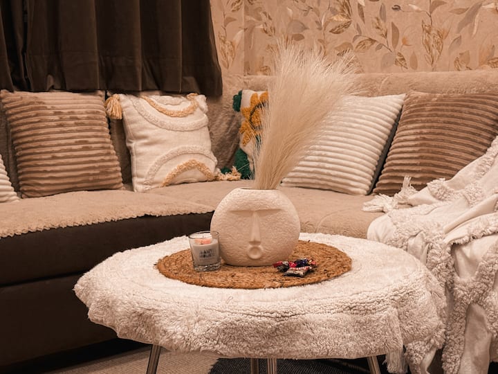 Luxe Couple Friendly| Ac, Tv, Wi-fi| Private 1bhk - Indore