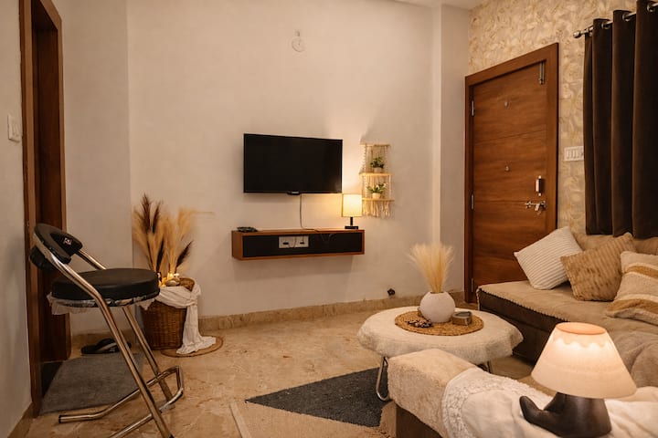 Luxe Couple Friendly| Ac, Tv, Wi-fi| Private 1bhk - Indore