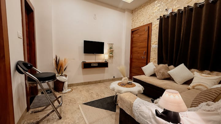Luxe Couple Friendly | Private 1bhk | Nipania - Indore
