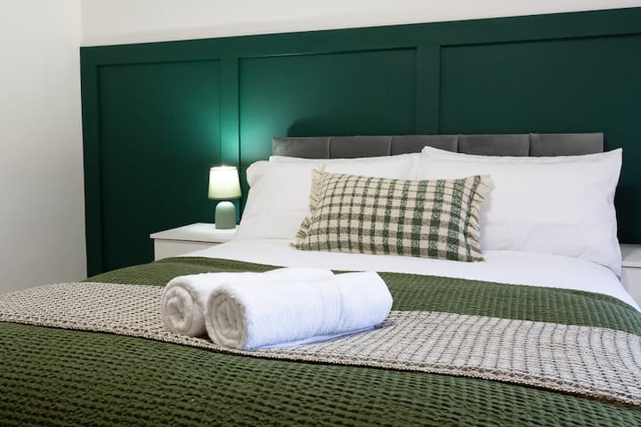 Luxury 4 Bedroom House In Wolverhampton Centre - Wolverhampton