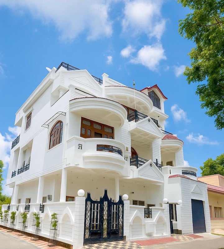 White House Bnb Fort View Luxury 2 Bhk Apartment - Gwalior