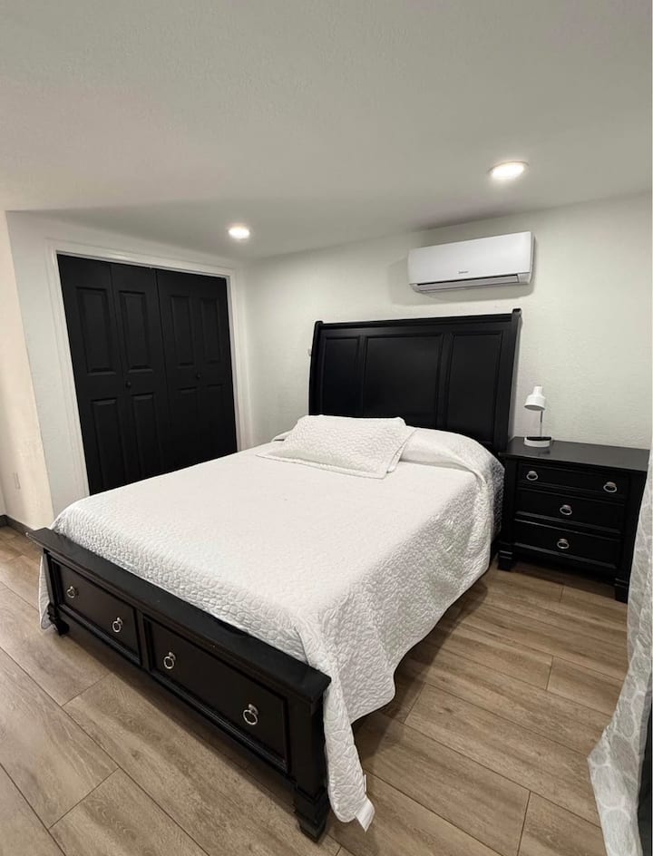 Private Studio Near Busch Gardens - Tampa, FL