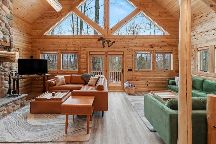 New Refined Cabin At Boyne Mountain Resort Hot Tub - Boyne City, MI
