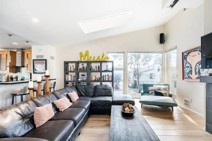 Luxurious Home Overlooking Venice Canals - Santa Monica, CA