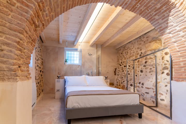 Cantina: Storia E Romanticismo - Garda