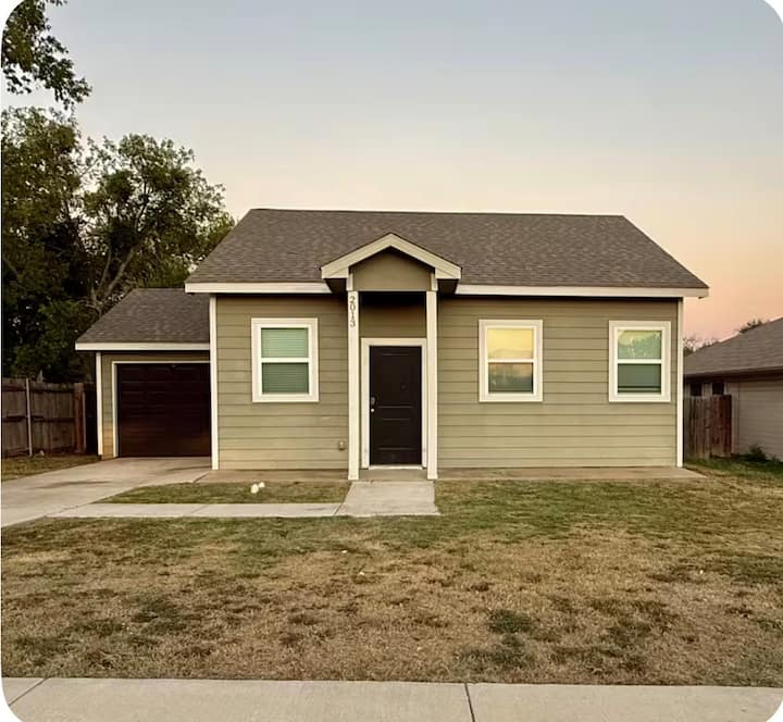 Beautiful Modern 3 Bed 2 Bath - Woodhaven - Fort Worth