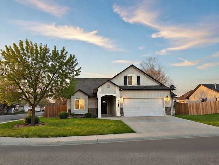 Nampa Neighborhood Retreat - Nampa, ID