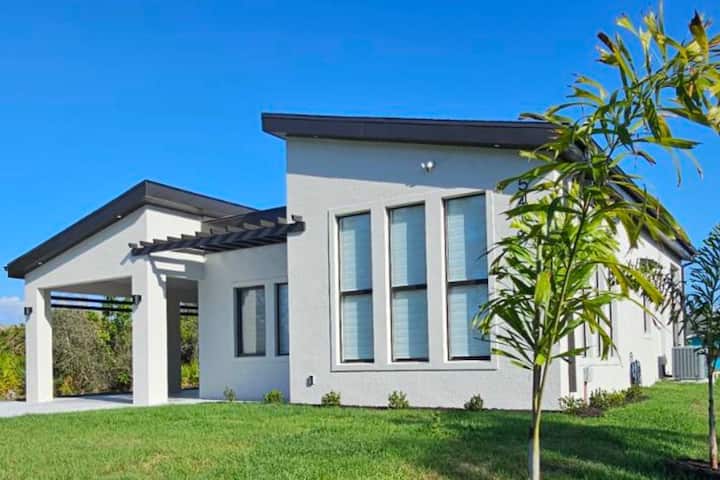 Vacation Rental Modern New House - North Port, FL
