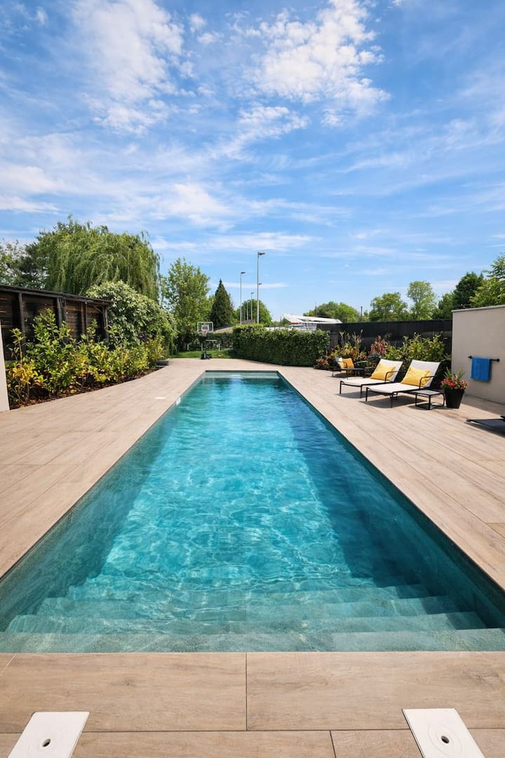 Maison De Ville Atypique 350 M² · Piscine Chauffée - Wavre