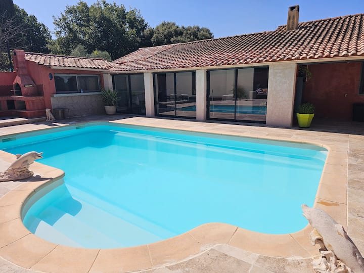 Trivelig Hus Med Fantastisk Svømmebasseng. - Régusse