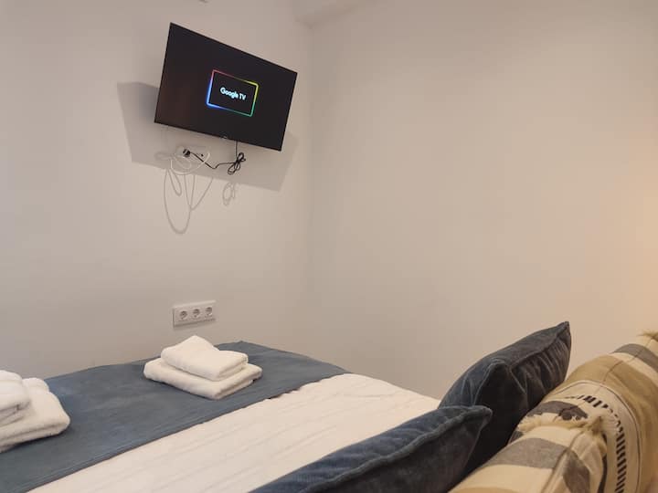 Capuchinos. Estudio Renovado En Pleno Centro. - Córdoba, Espagne