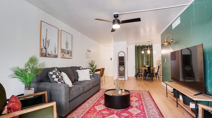 Chic Old Town Condo W/heated Pool & Spa - Arizona