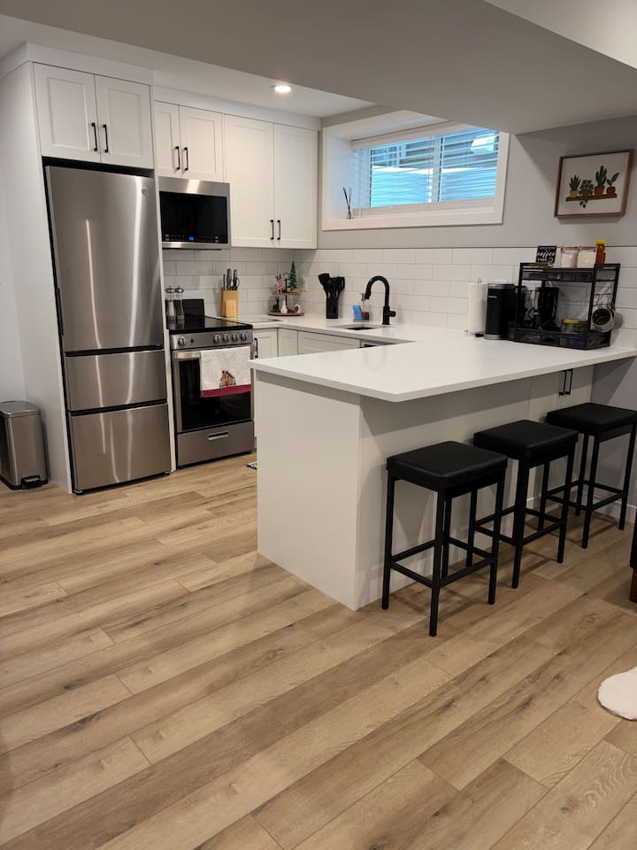 The Cozy Connection New Modern, Clean One Bedroom. - Saskatoon