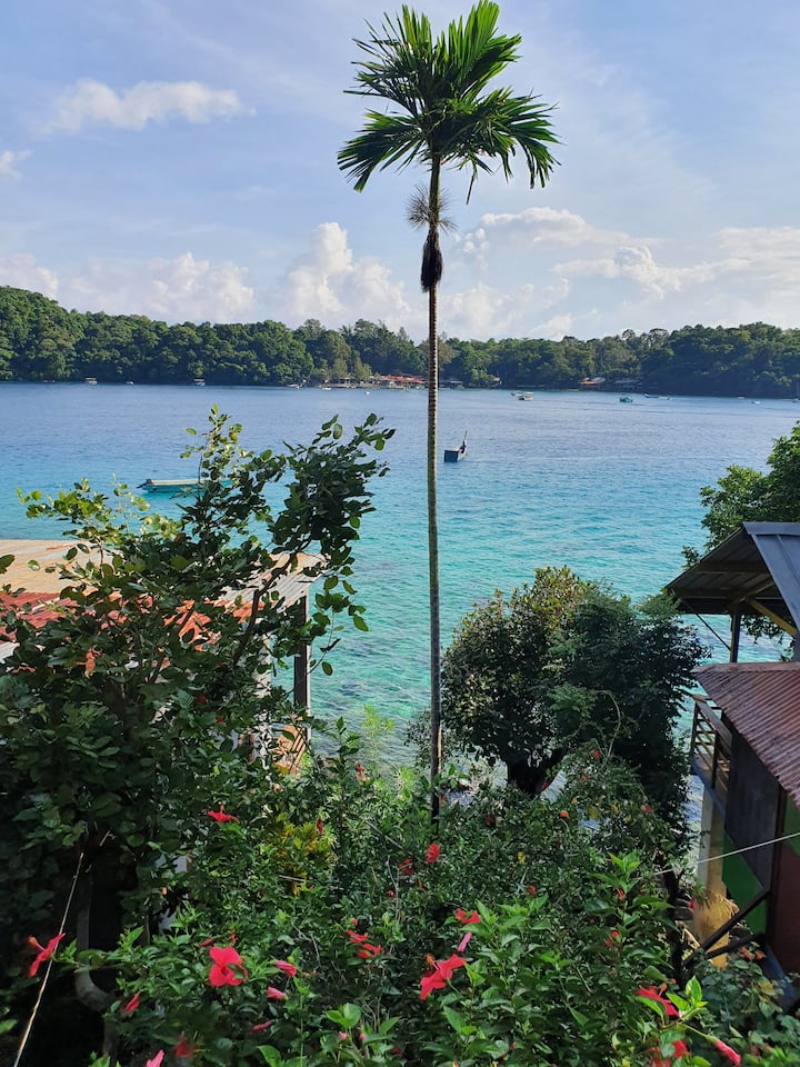 Holz-bungalow Mit Badezimmer Und Terasse - Sabang