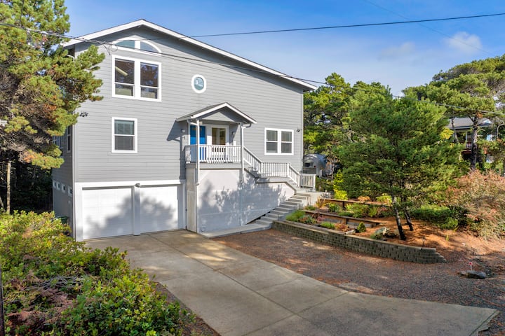 The Cozy Coastal Treehouse - Florence, OR