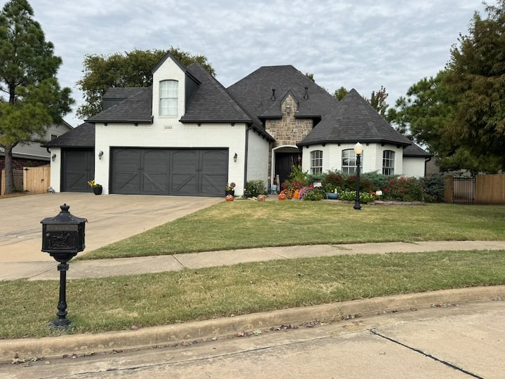 Beautifully Updated Home In Sought-after Owasso - Owasso, OK