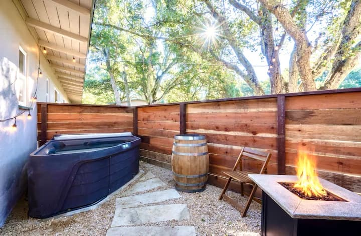 Garzas Canyon Lodge, Private Hot Tub+fireplace - Carmel Valley, CA