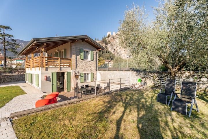 Villa Rustico Nella Natura Con Giardino Privato - Arco