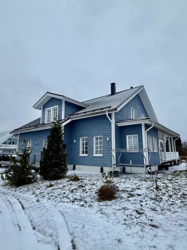 Viihtyisä Iso Talo Rauhallisella Alueella Porissa - Pori