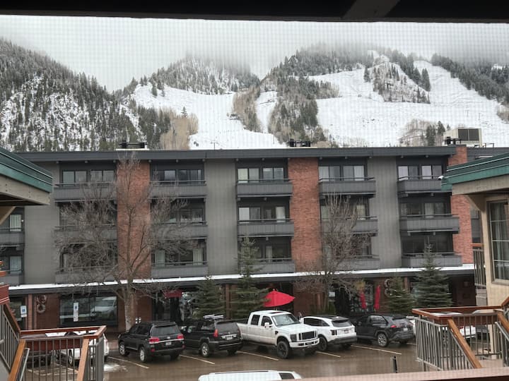 Aspen Center. One Block From Ajax. Top Floor - アスペン, CO