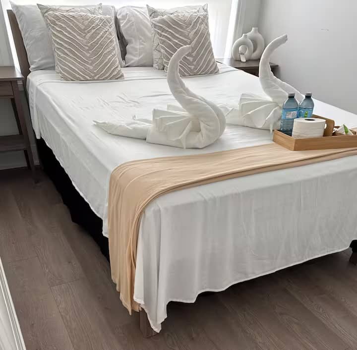 Luxury Oakville Condo | Gym, Balcony & Yoga Studio - Oakville