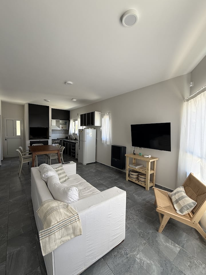 A Mitad De Camino, Entre El Mar Y El Río - Rawson