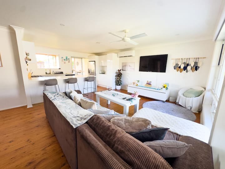Cozy Coastal Retreat Near Beach, Lake & Shops - Terrigal