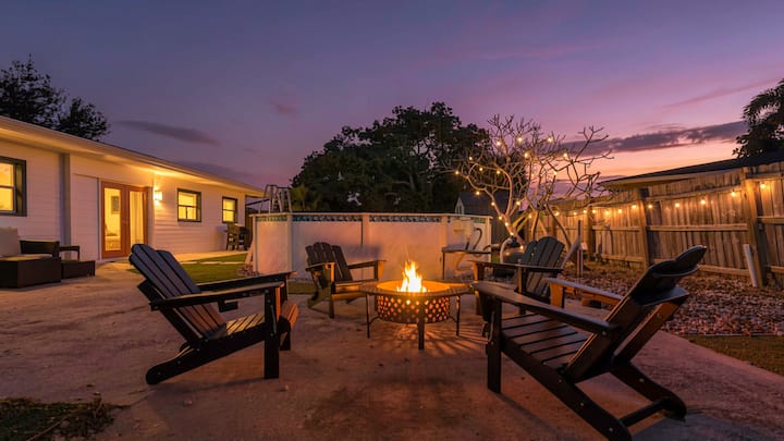 Poolside Playhouse - Pool Home - 5 Min. To Beach - Treasure Island, FL