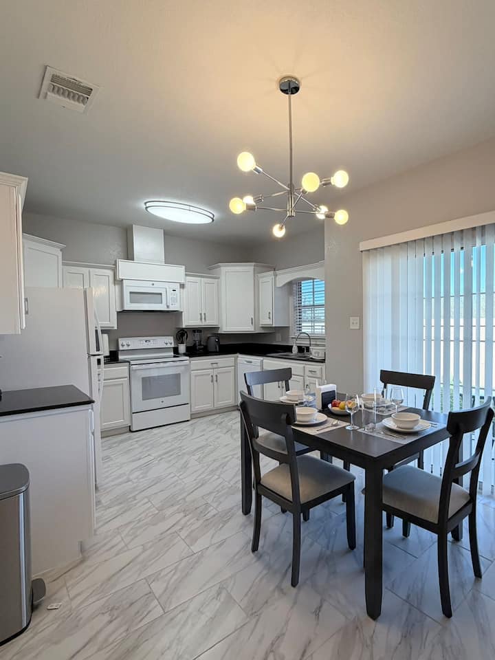 Modern 2br Home | Sleeps 6 | North Laredo - Laredo, TX