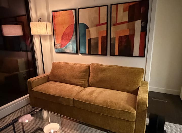 Urban Stay | Free Parking & Pool - Montreal