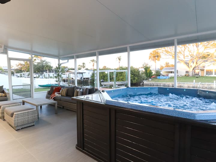 Lux 4 Bedroom Bayfront Retreat With Hot Tub & Dock - Tampa, FL
