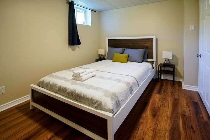 Furnished Room Near Algonquin | Street Parking - Ottawa