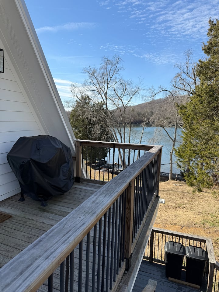 Scenic Lake Loft | Dock Access + Close To Ut - Oak Ridge, TN