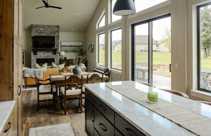 New Charming 3 Bedroom Cottage On The Golf Course - Red Lodge, MT