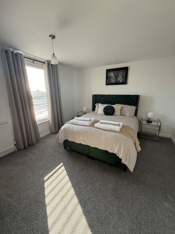 Silver Stays
Calm Coastal Stay 
Close To Beach - Great Yarmouth