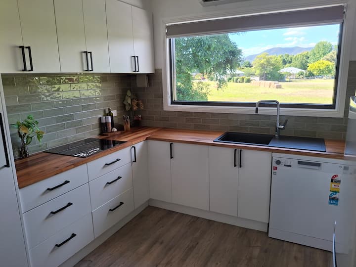 Location Is Everything - 500m Walk To Cbd/river - Myrtleford